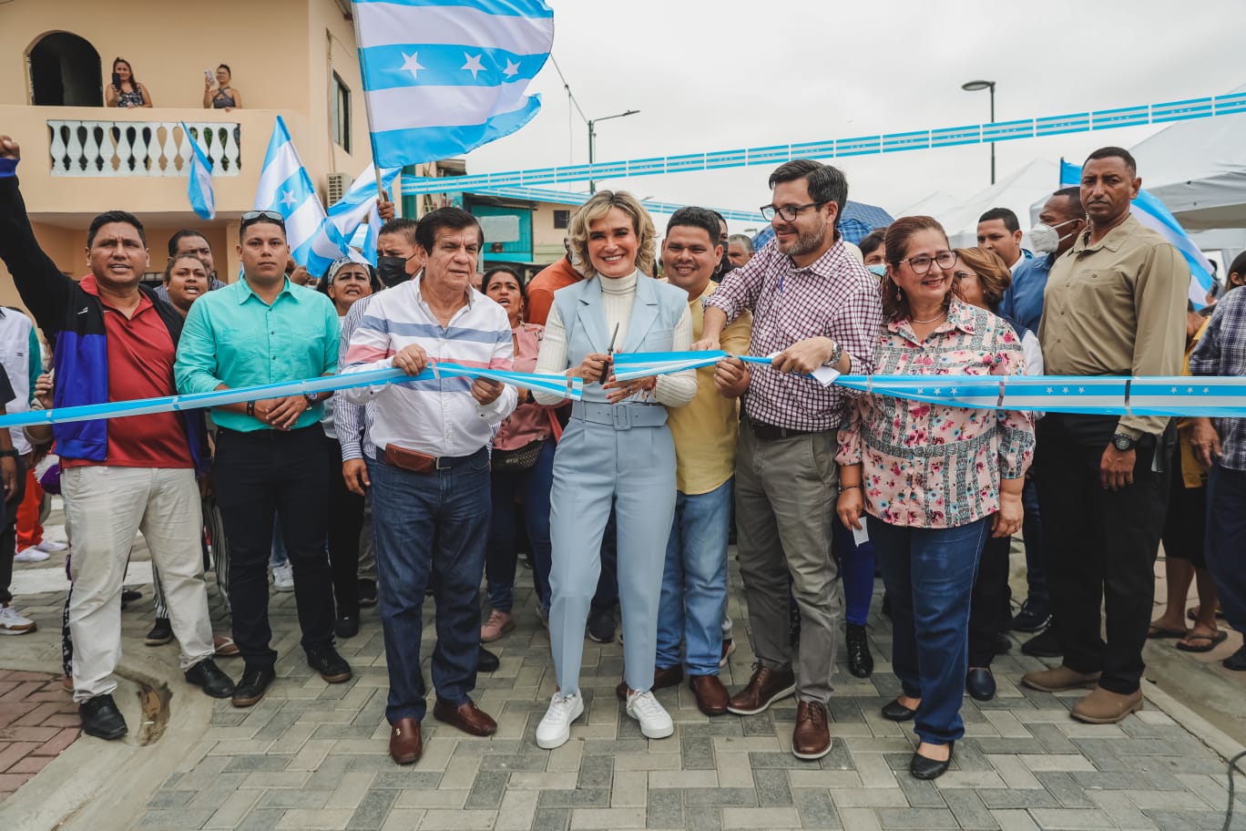 Alcaldesa Cynthia Viteri inauguró la construcción del nuevo Malecón del ...