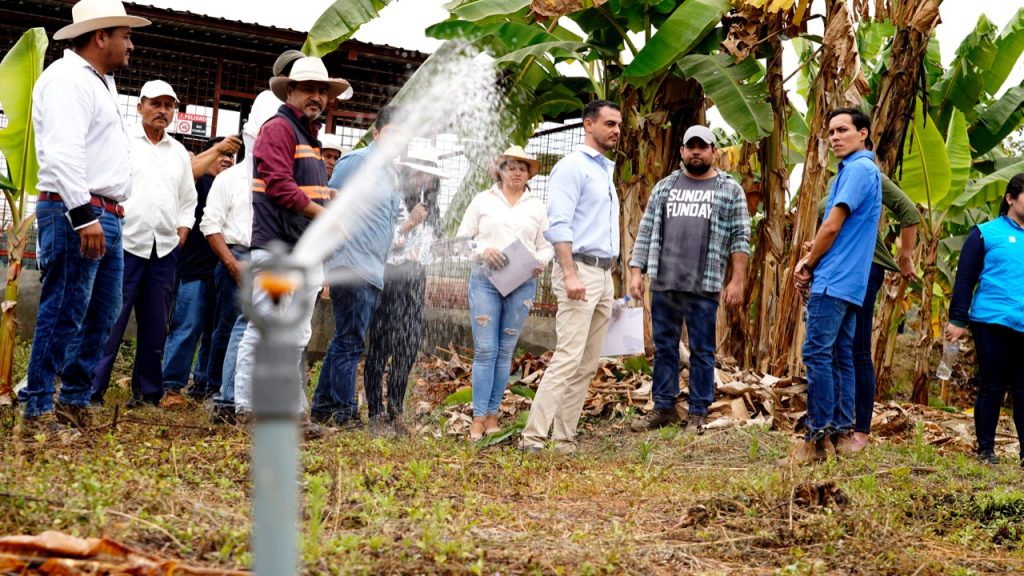 Agricultores de Palenque reciben infraestructura tecnificada de riego | Ecuador | Noti-America.com