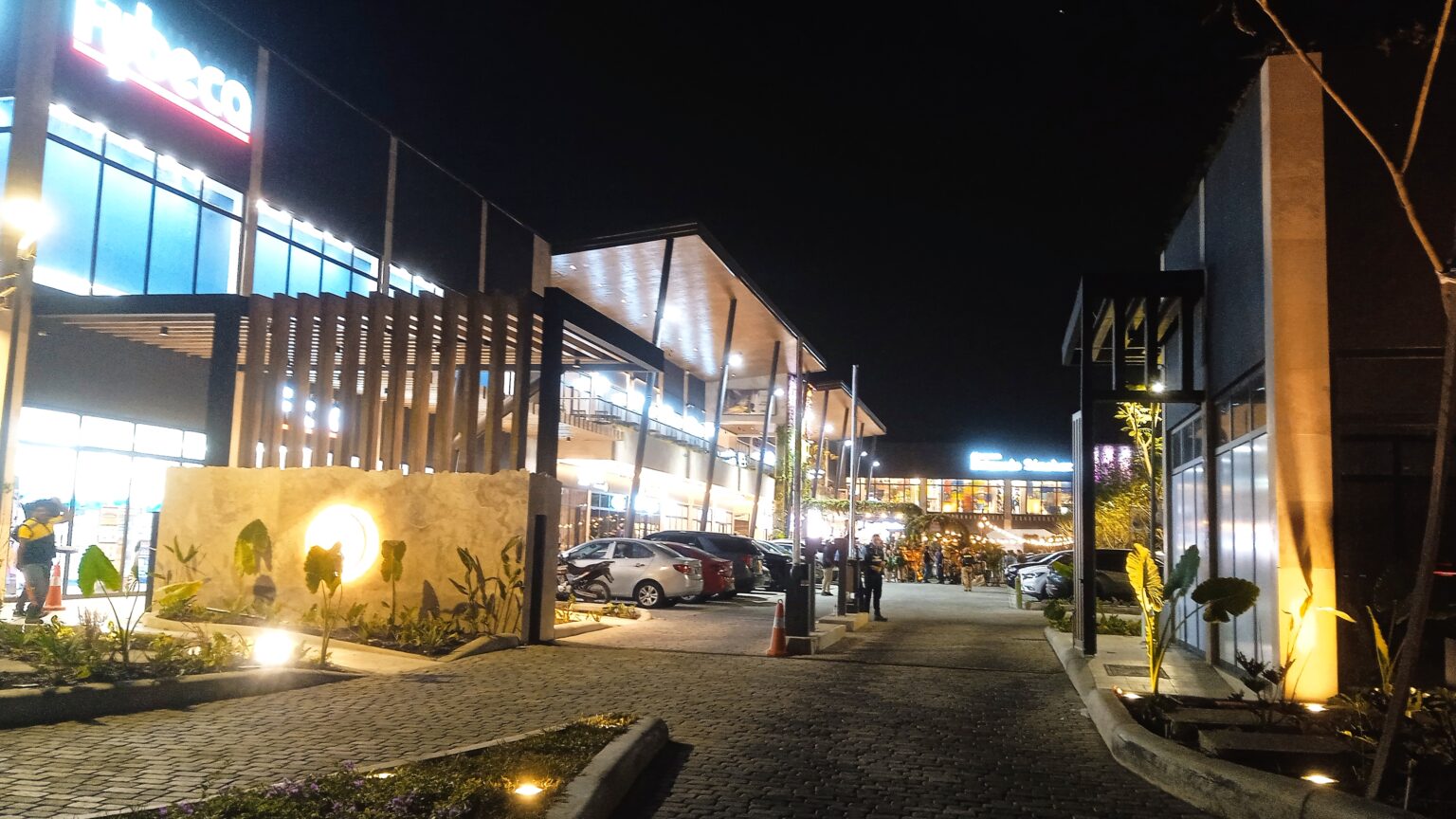 Samborondón cuenta con un nuevo centro comercial, Márbol Green Plaza ...