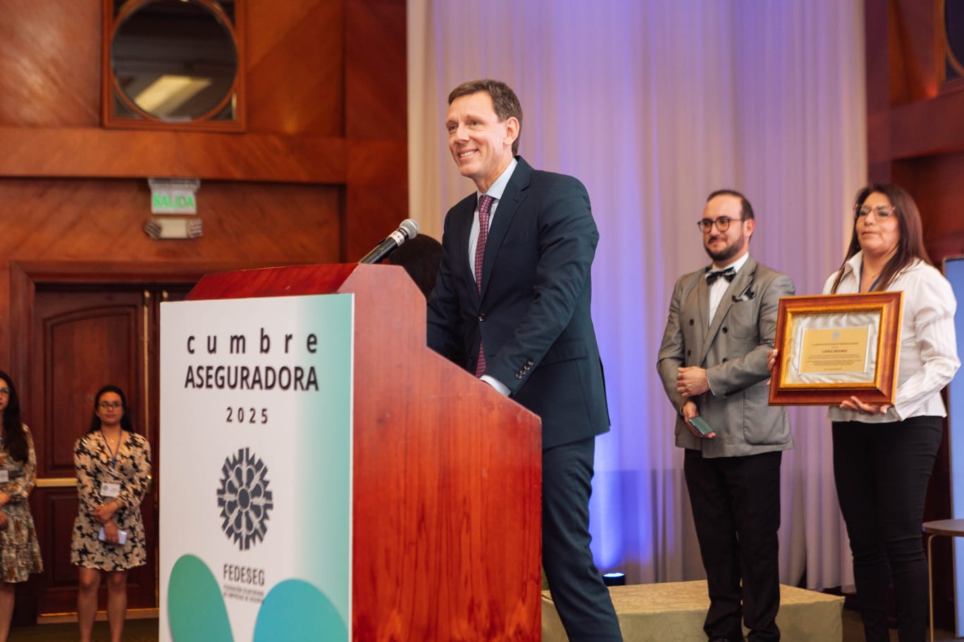 Latina Seguros recibe reconcimiento por Fedeseg | Ecuador | Noti ...