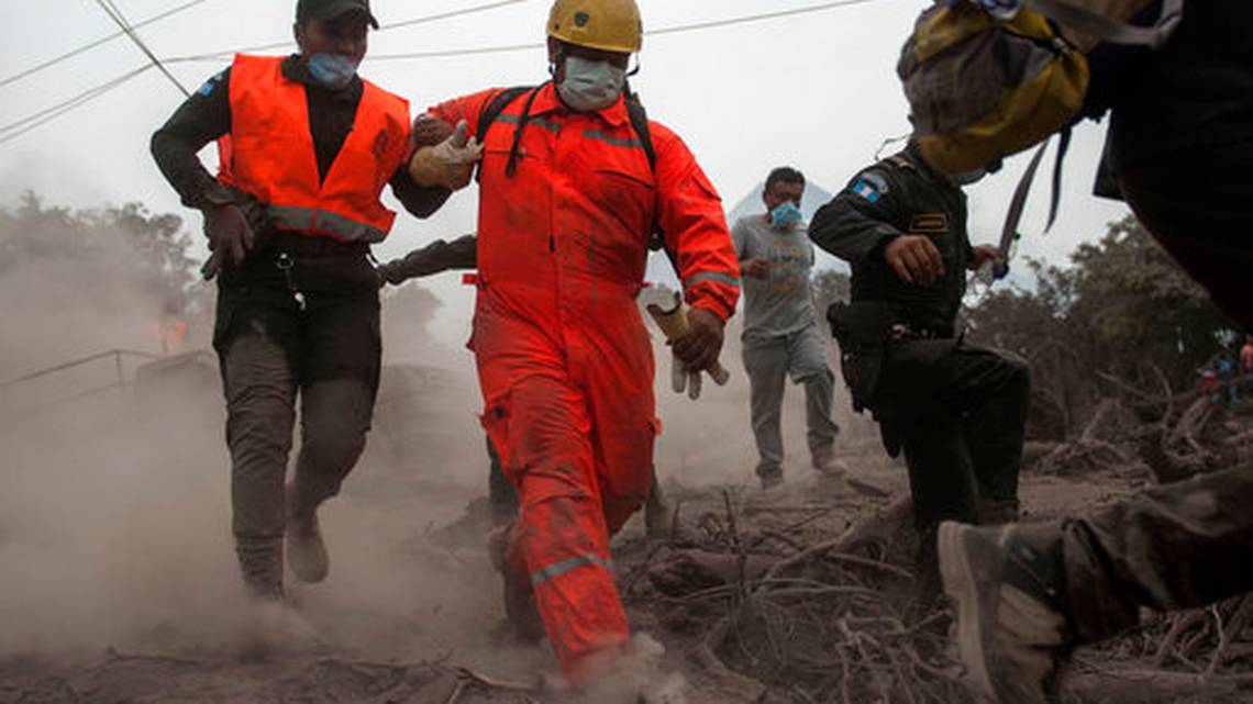 AP Explica: Vistazo al Volcán de Fuego de Guatemala | Florida | Noti ...