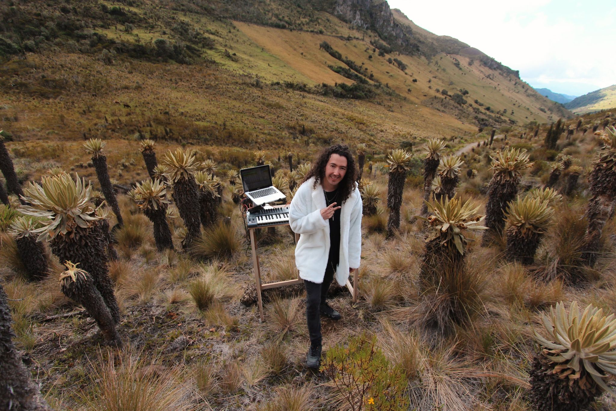 Julián Cardona sigue trabajando para dejar su huella en la música ...