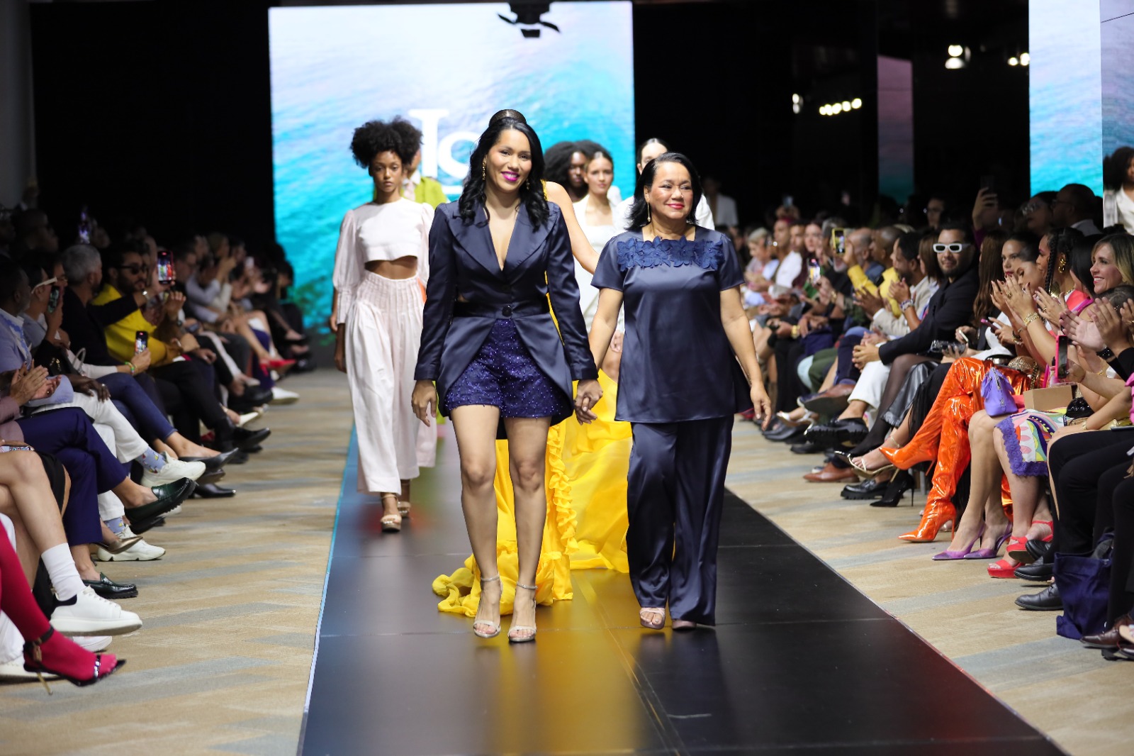 Lorenny Solano lanza junto a su madre colección Sinergia en el Fashion ...