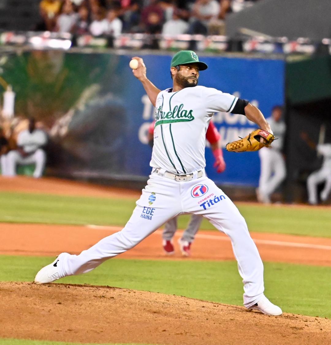 Estrellas refuerzan su pitcheo con la firma de Esmil Rogers - Rep ...