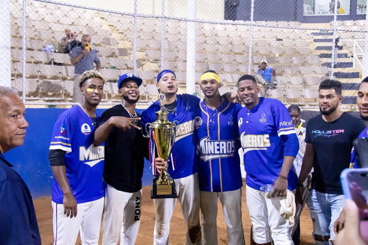 Mineros de Bonao se coronan campeones de la Liga de Verano 2025 - Rep ...